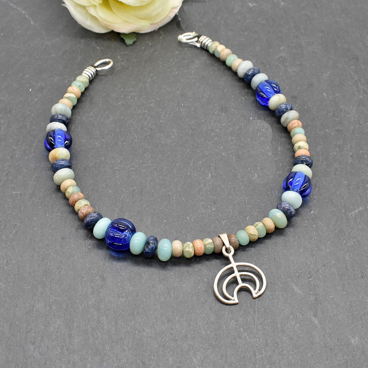 Keltische Fibelkette ERIN mit Edelsteinen - Belanas Schatzkiste